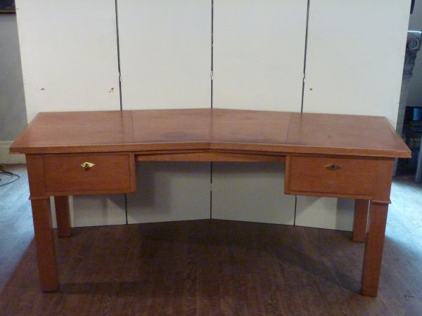 Chevron Shaped Modern Desk
